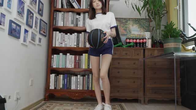 A&F 051-美女baby展示性感的小脚丫-爱美脚美足在线视频社区